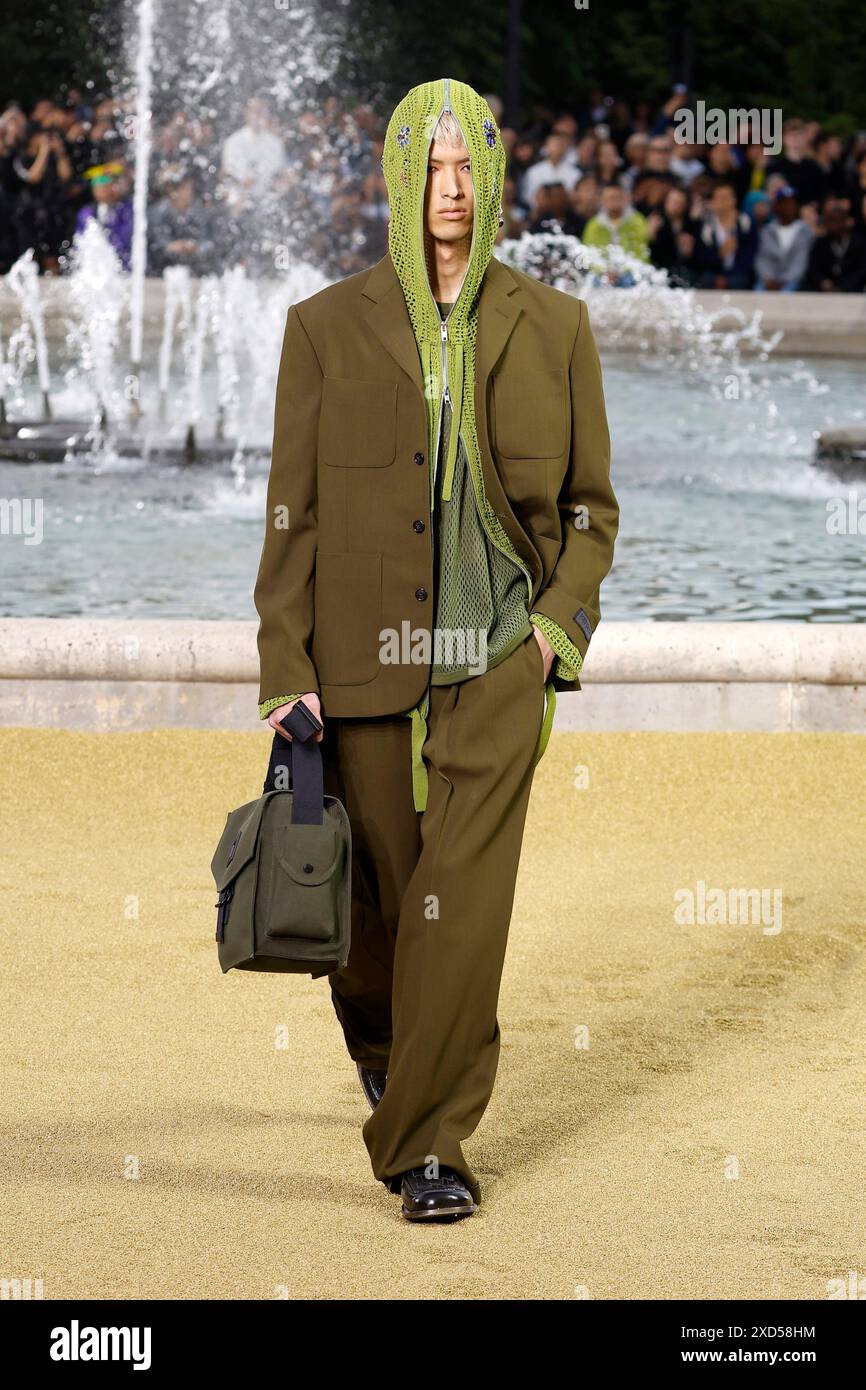 (240620) -- PARIGI, 20 giugno 2024 (Xinhua) -- Un modello presenta una ...