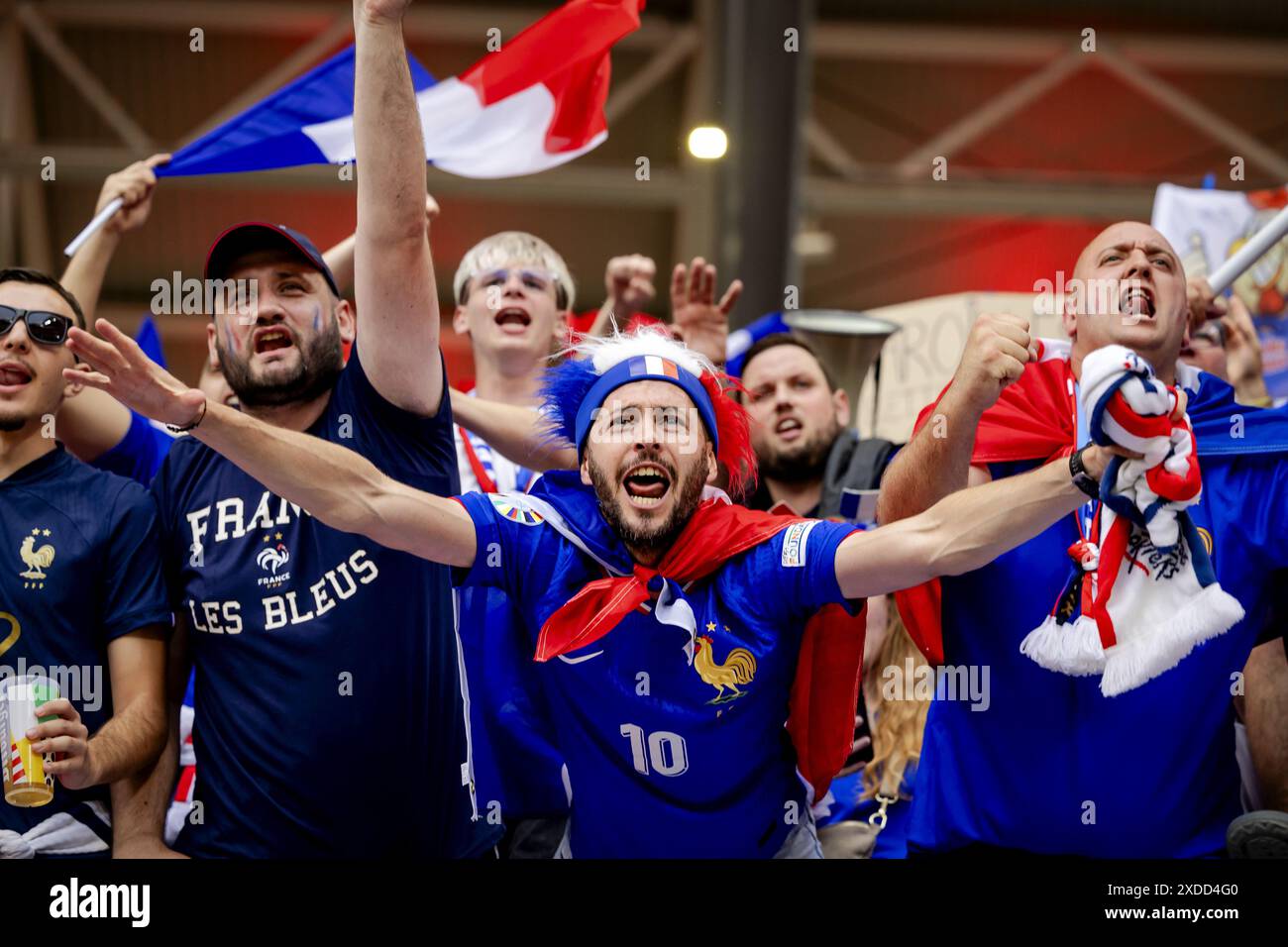 LIPSIA - tifosi francesi in vista della partita UEFA EURO 2024 del ...