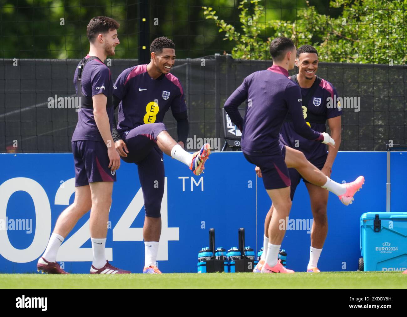 Inglese Declan Rice, Jude Bellingham, Phil Foden e Trent Alexander ...