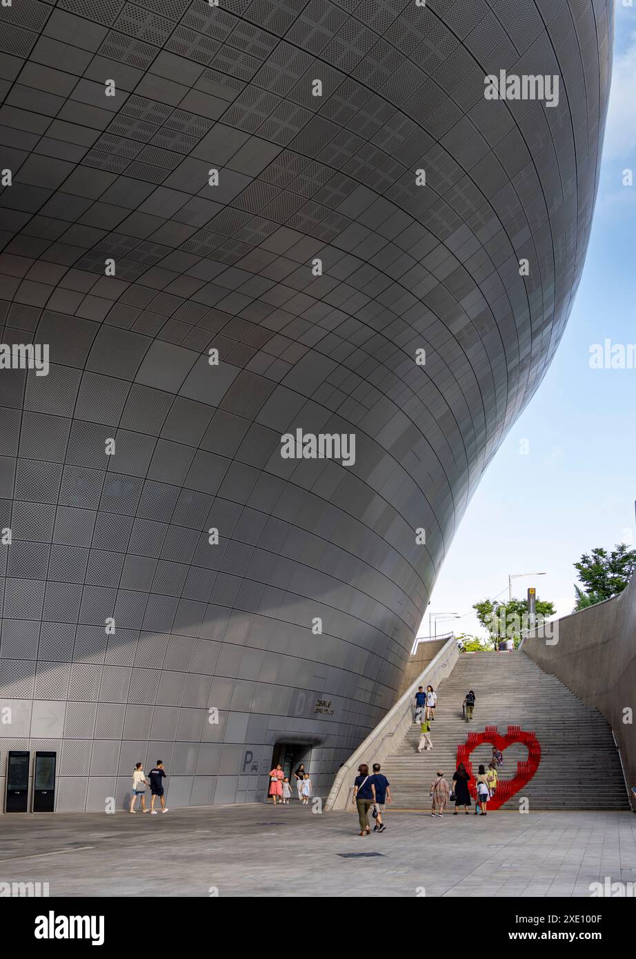 Dongdaemun design plaza immagini e fotografie stock ad alta risoluzione ...