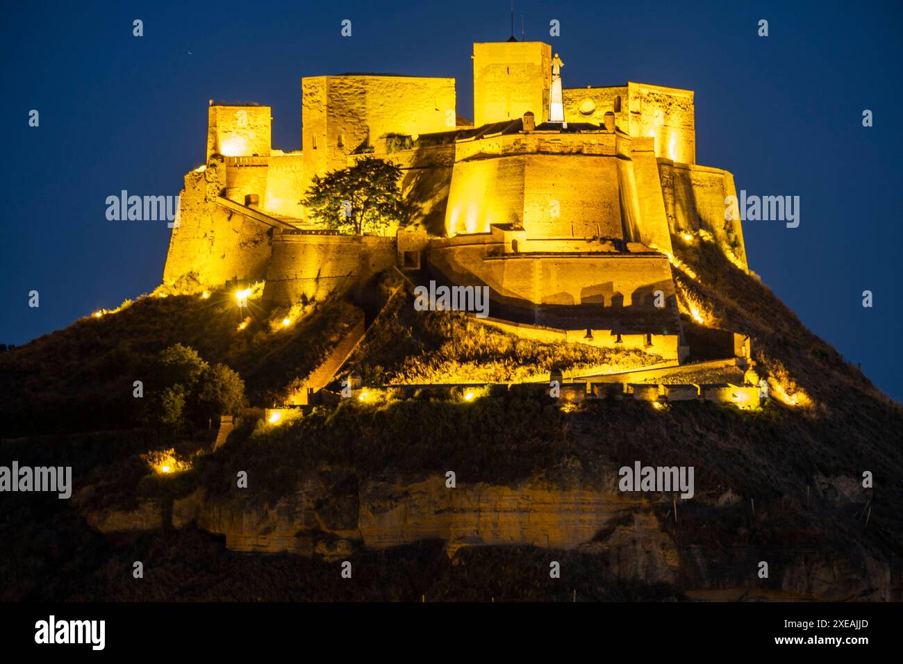 Castello del x secolo immagini e fotografie stock ad alta risoluzione ...