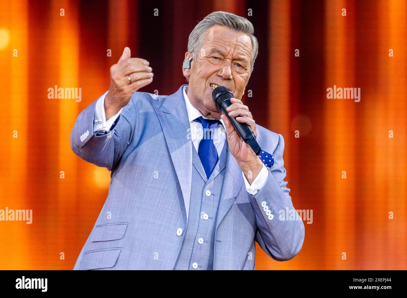 Roland Kaiser Live bei einem Konzert Seiner Tour 50 Jahre - 50 Hits ...