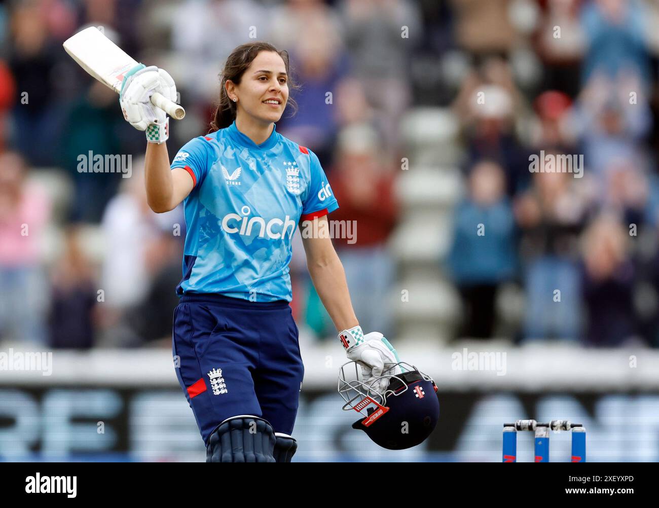 England Women's Maia Bouchier celebra dopo aver raggiunto il suo secolo ...