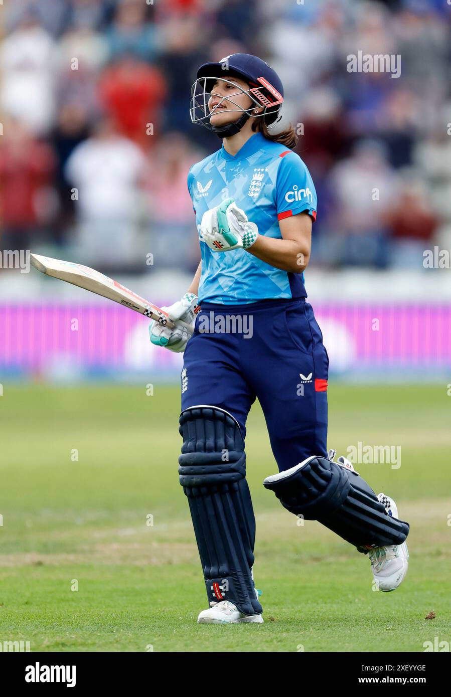 England Women's Maia Bouchier celebra dopo aver raggiunto il suo secolo ...