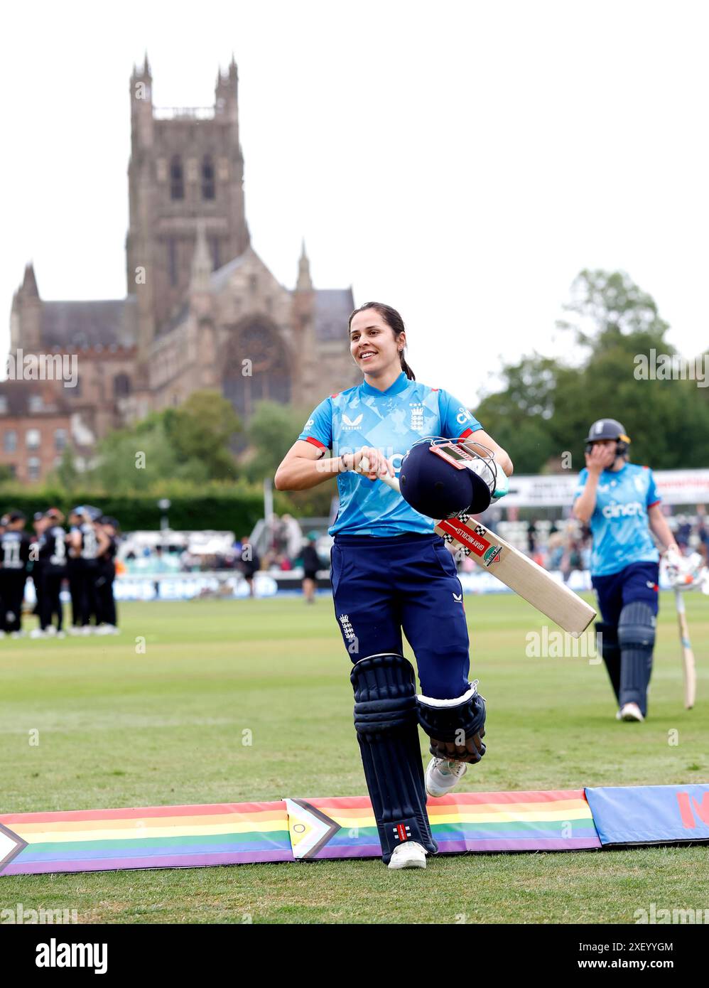 England Women's Maia Bouchier celebra dopo aver raggiunto il suo secolo ...