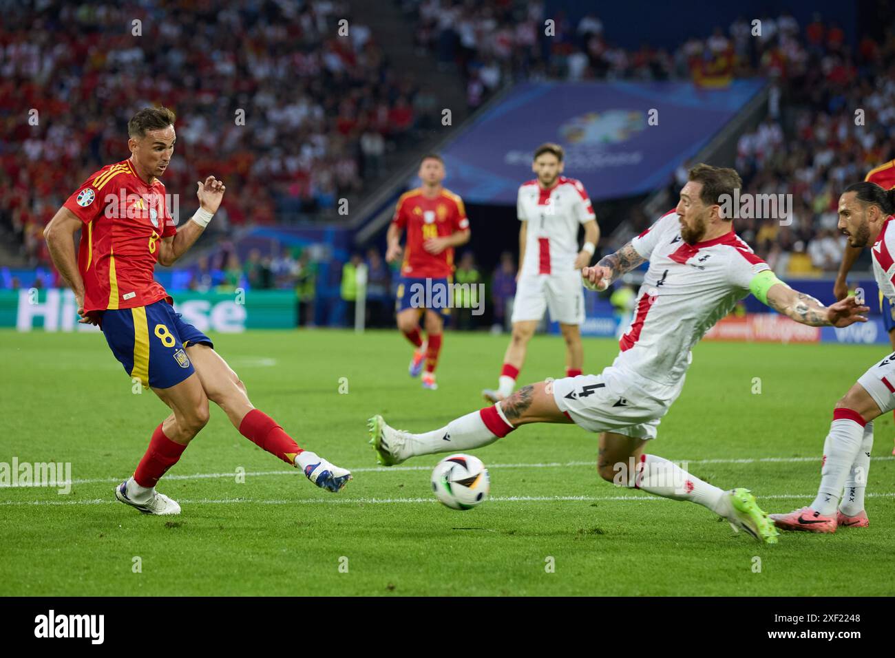 Colonia. 30 giugno 2024. Fabian Ruiz (L) di Spagna spara durante il ...