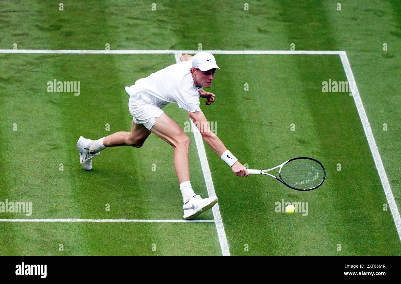 Jannik Sinner in azione durante il suo match contro Yannick Hanfmann il ...