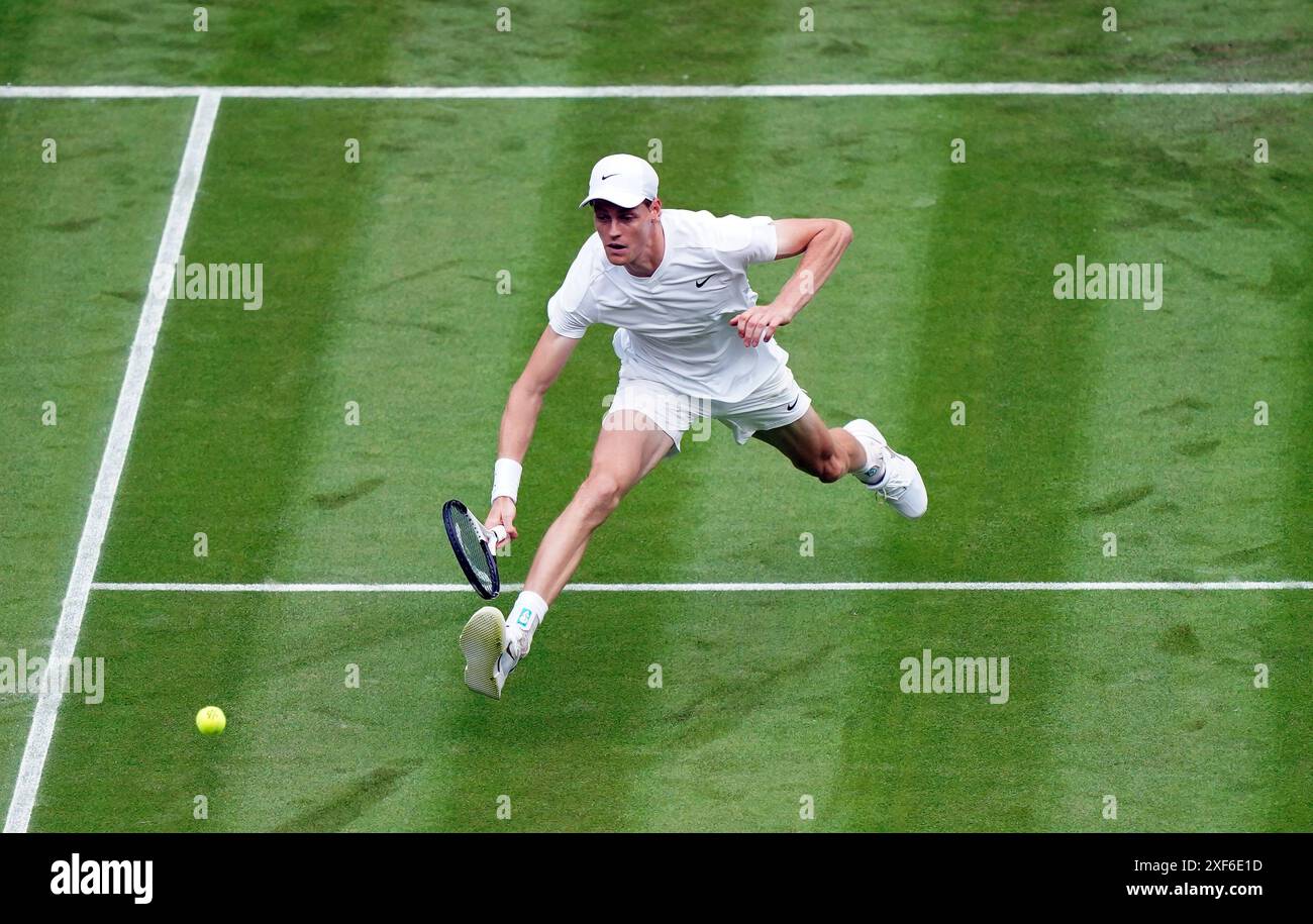 Jannik Sinner in azione durante il suo match contro Yannick Hanfmann il ...