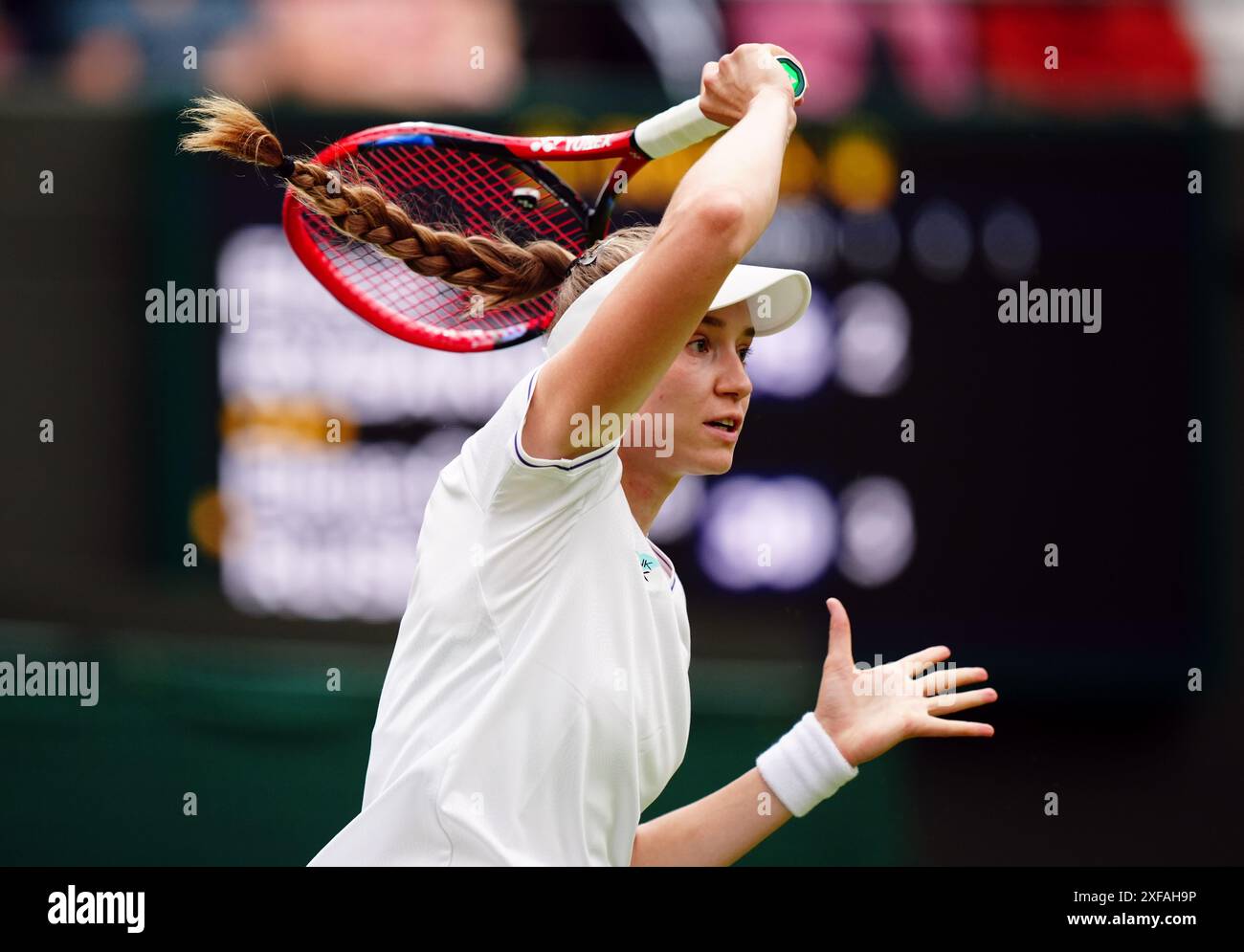 Elena Rybakina in azione contro Elena-Gabriela Ruse (non nella foto) il ...