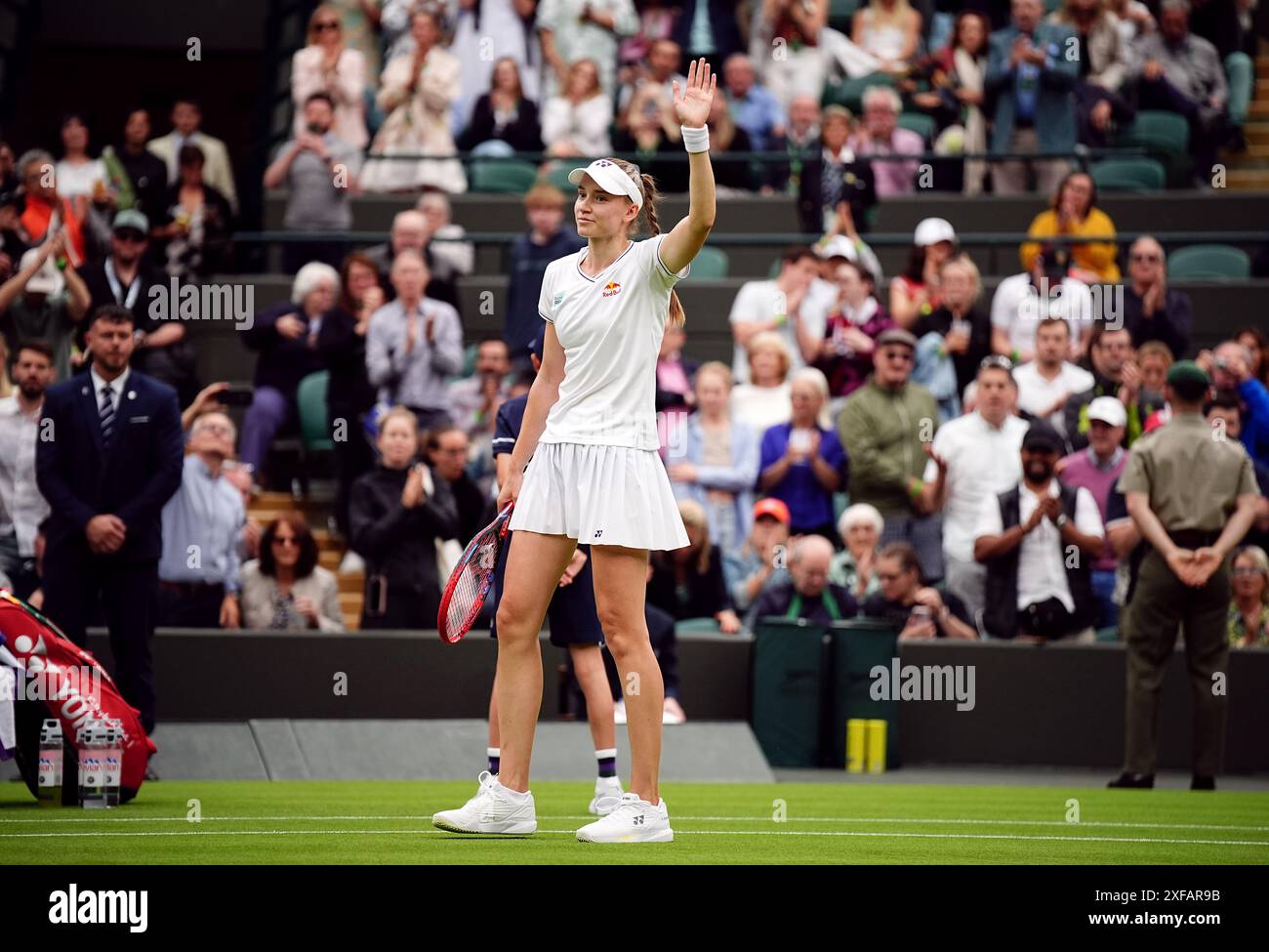 Elena Rybakina dopo aver battuto Elena-Gabriela Ruse (non nella foto ...