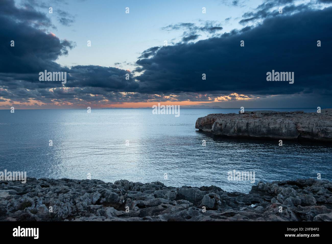 Costiera di minorca immagini e fotografie stock ad alta risoluzione - Alamy