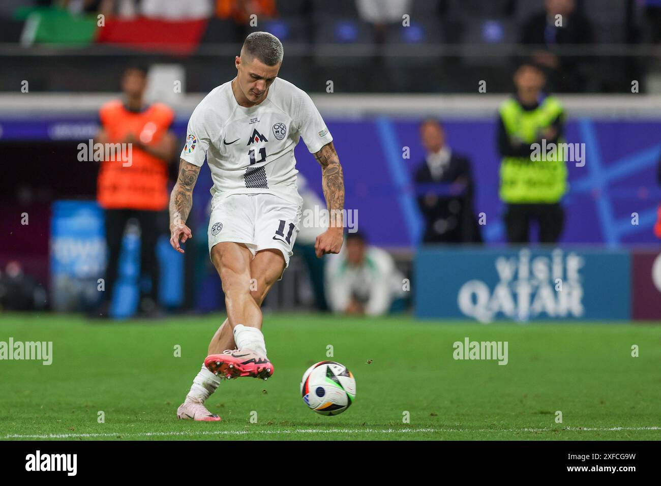 Benjamin Sesko della Slovenia in azione durante la partita UEFA EURO ...