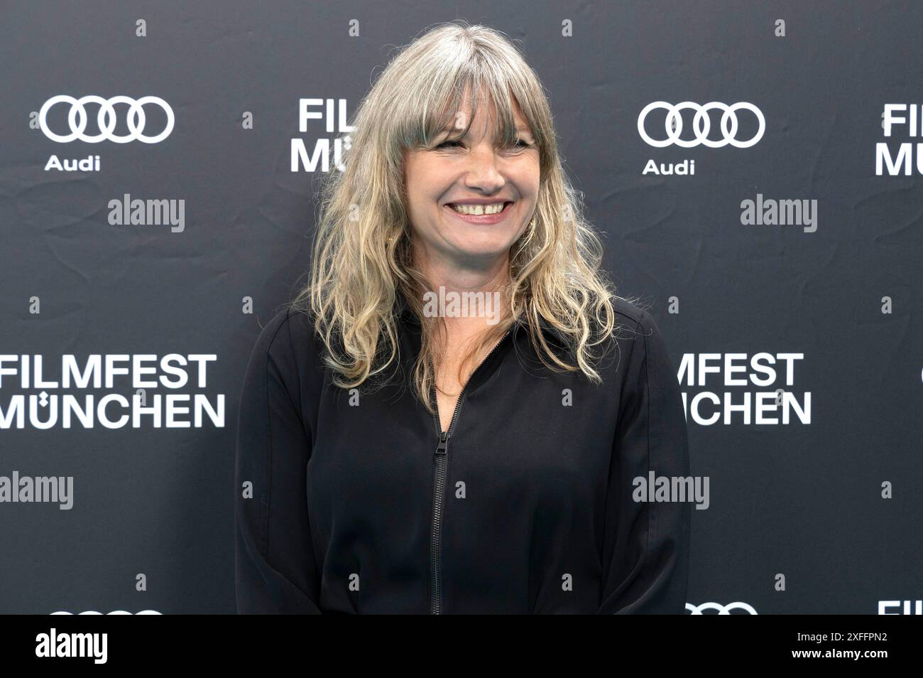 Kate Solomon bei der Premiere des Kinofilms 'Die Fotografin / Lee' und ...