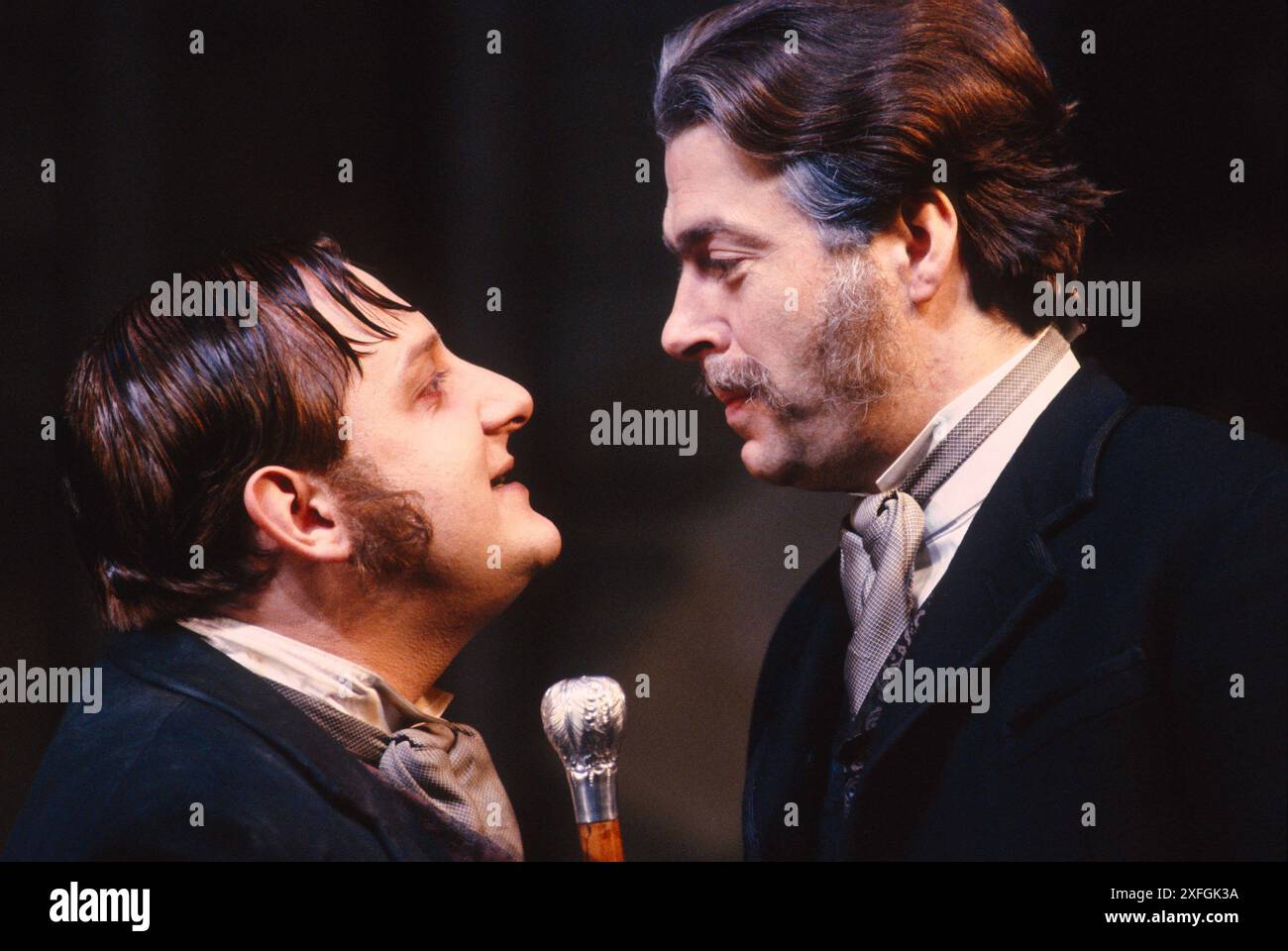 l-r: Simon Russell Beale (Mr Hyde), Roger Allam (Dr Henry Jekyll) nel ...