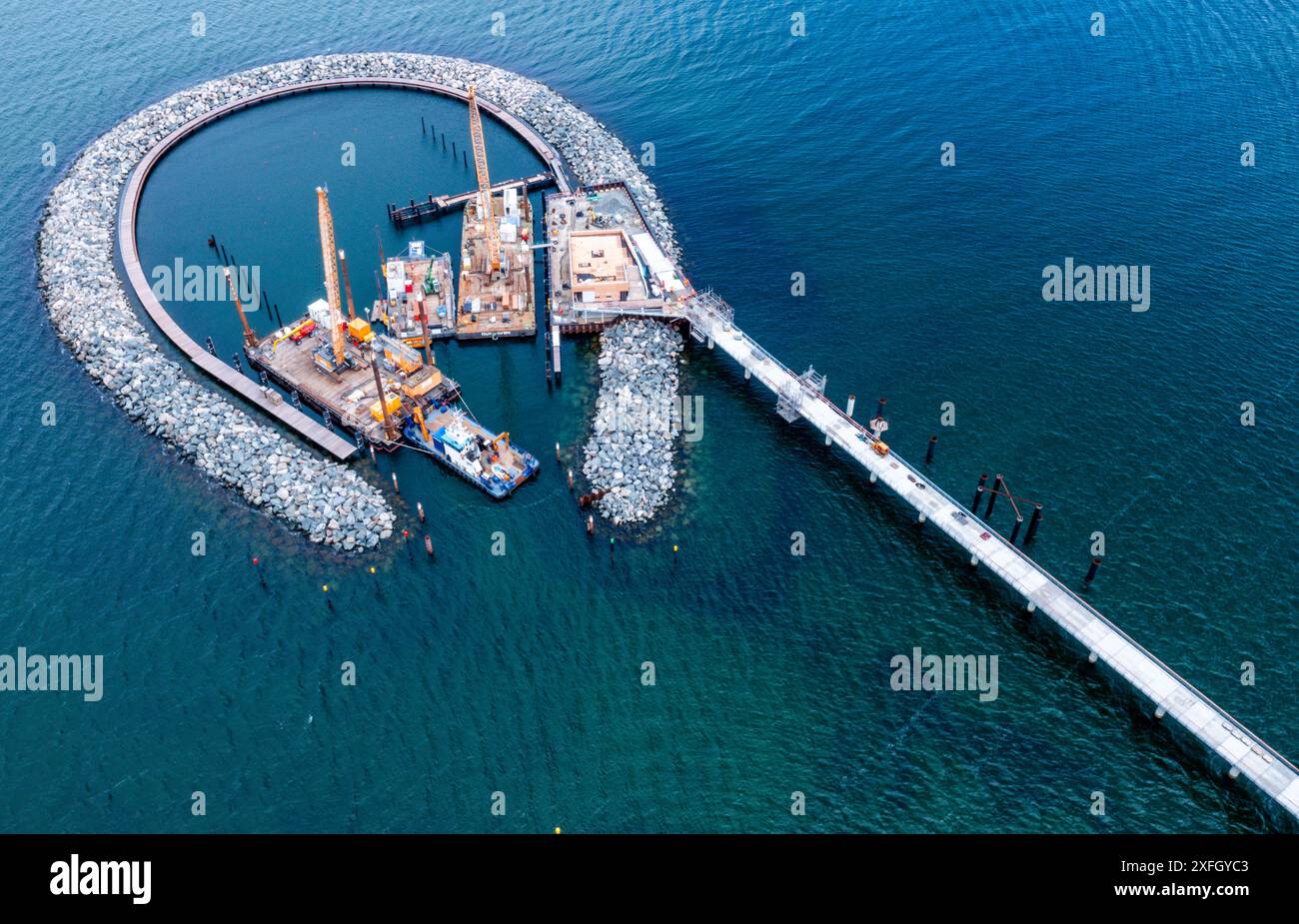 Prerow, Germania. 3 luglio 2024. Gru e escavatori sono in funzione nel ...