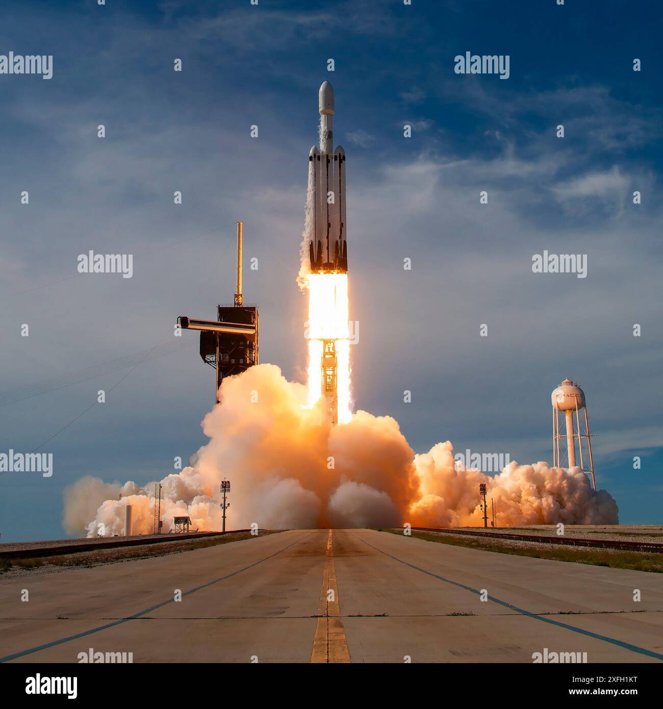 25 giugno 2024 - KSC, USA - Un razzo Falcon Heavy SpaceX che trasporta ...