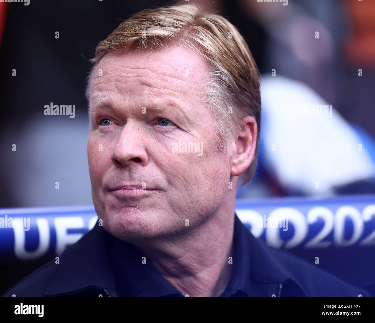 Ronald Koeman, allenatore dei Paesi Bassi, guarda durante la partita di ...