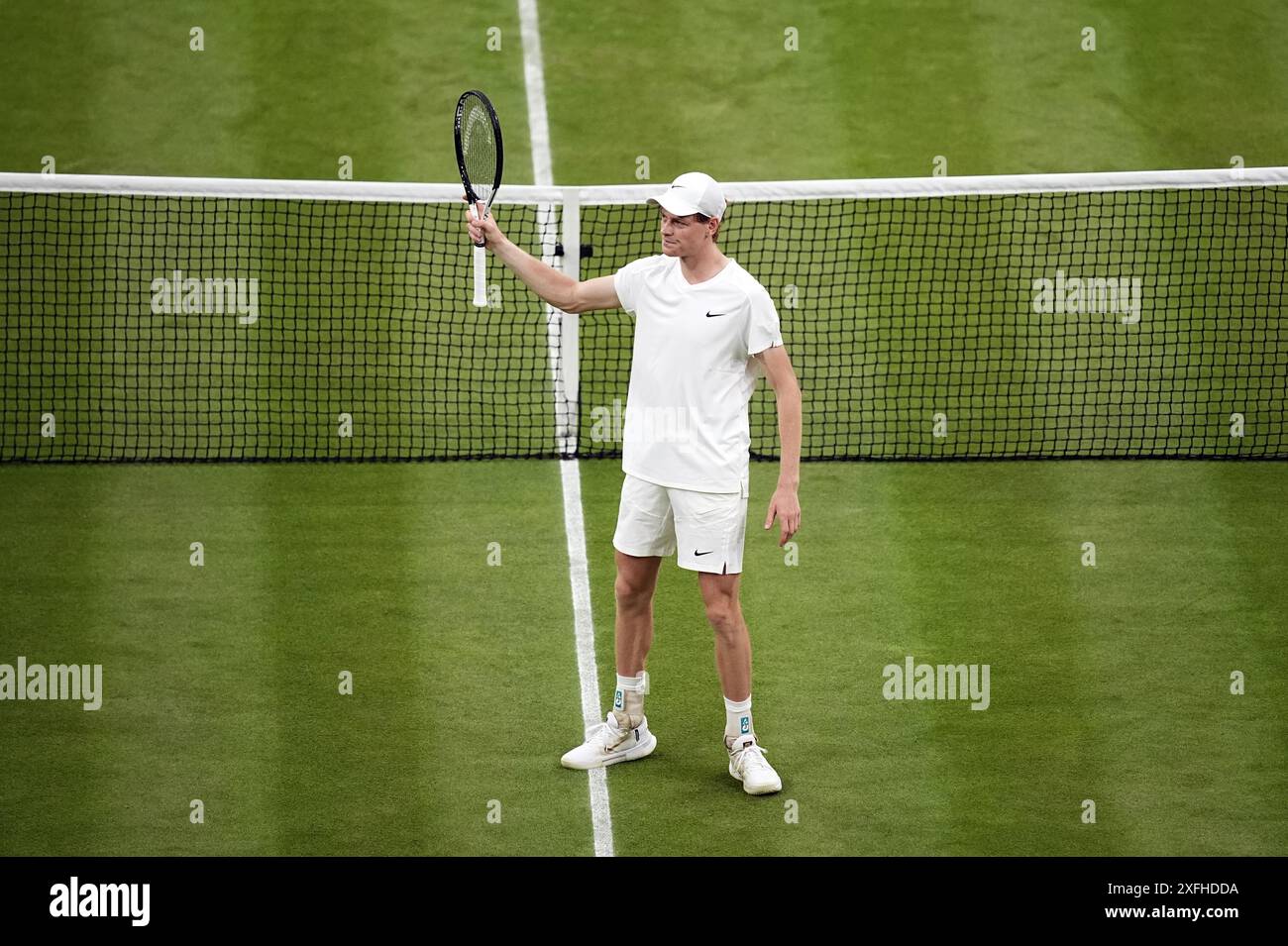 Jannik Sinner celebra la vittoria su Matteo Berrettini nel terzo giorno dei Campionati di ...