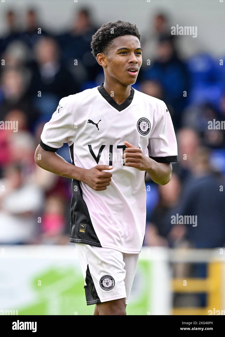 Chester, Regno Unito. 6 luglio 2024. Harry Johnston di Stockport County durante l'amichevole pre ...