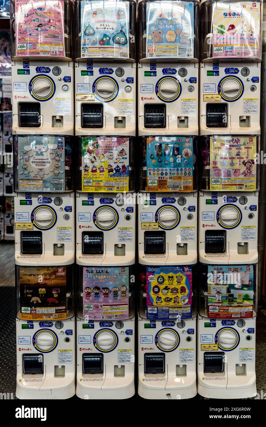 Japanese souvenir vending machine immagini e fotografie stock ad alta ...