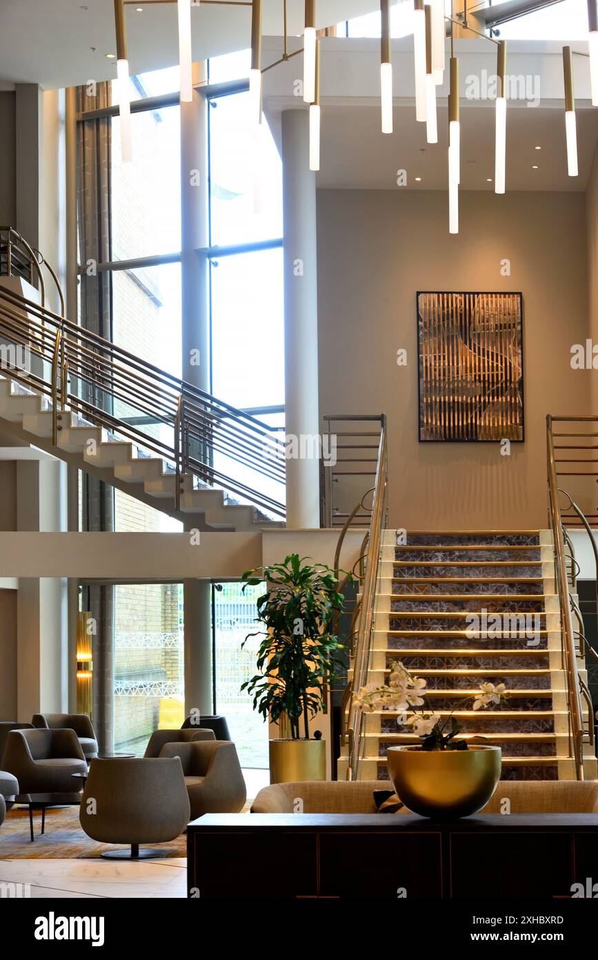 Hilton hotel lobby reception immagini e fotografie stock ad alta ...