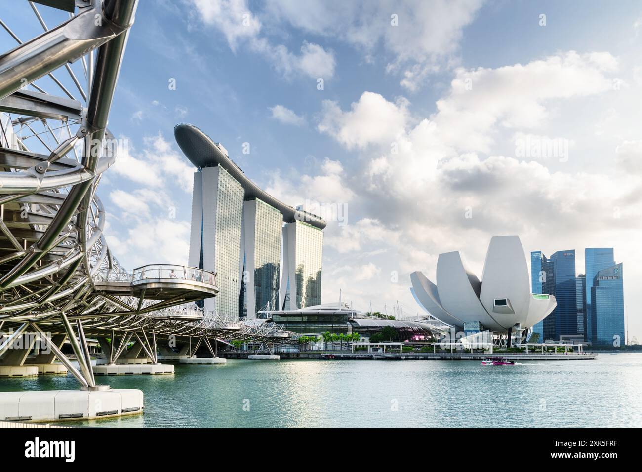 Hotel elica bridge e marina bay sands immagini e fotografie stock ad ...