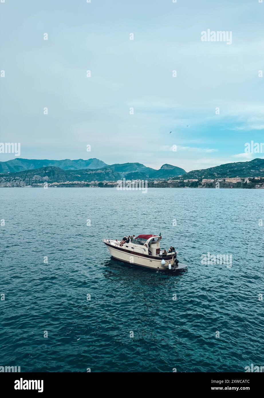 Crociera in barca costiera amalfitana immagini e fotografie stock ad alta risoluzione - Alamy