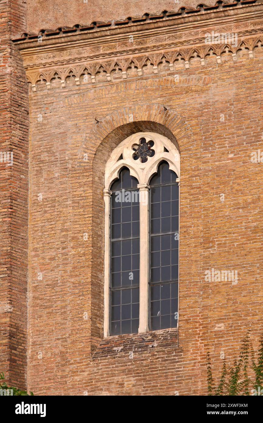 Facciata dell'edificio in vetro di roma immagini e fotografie stock ad ...