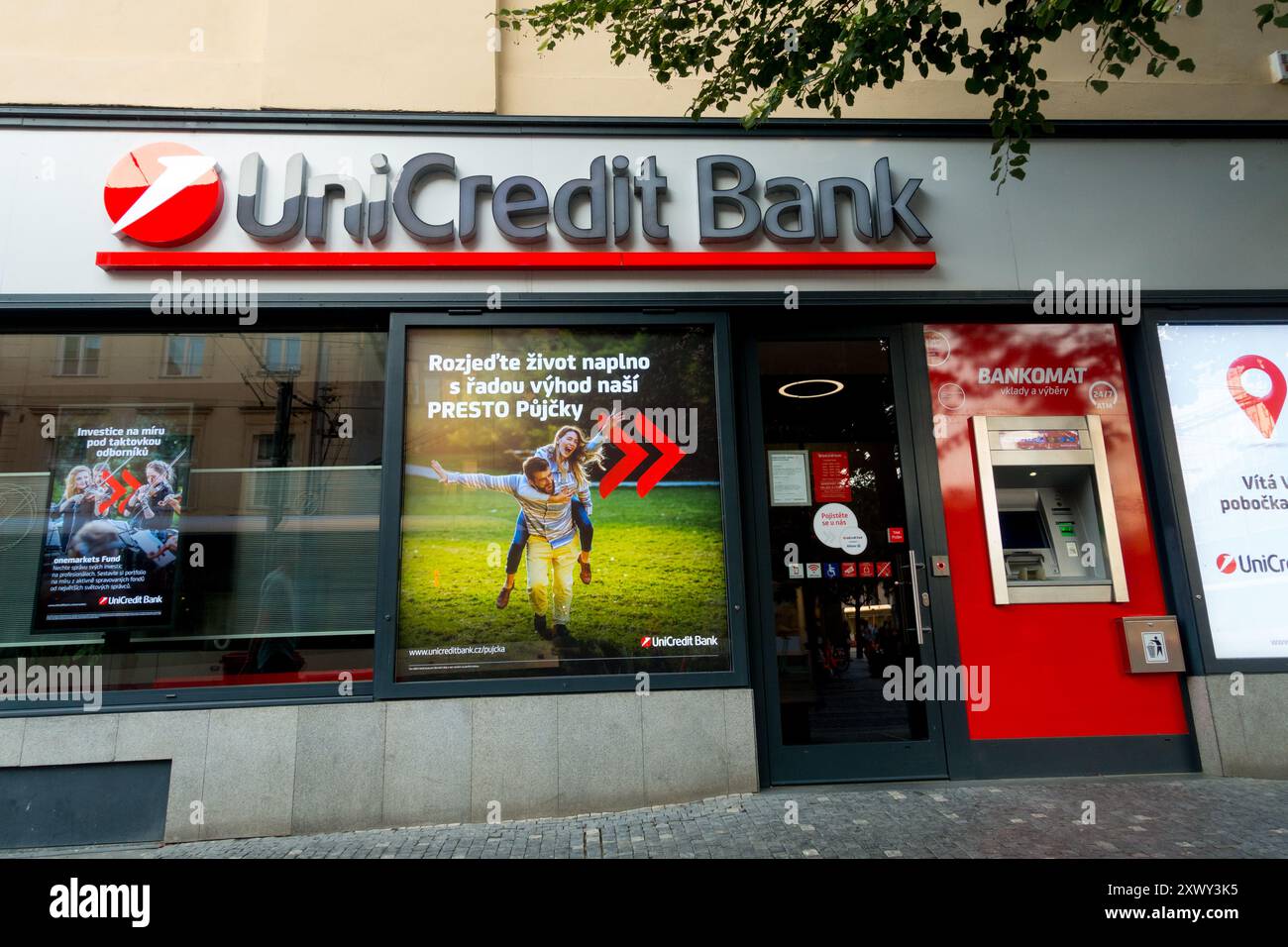 Unicredit bank logo sign immagini e fotografie stock ad alta ...