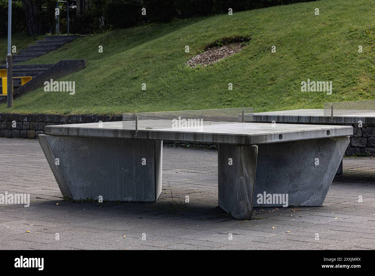 Tavolo ping pong in cemento immagini e fotografie stock ad alta ...