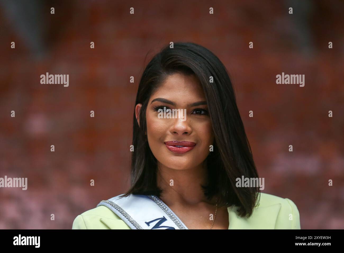 Miss Universo regnante Sheynnis Palacios posa per una foto dopo il suo arrivo al terminal dell ...
