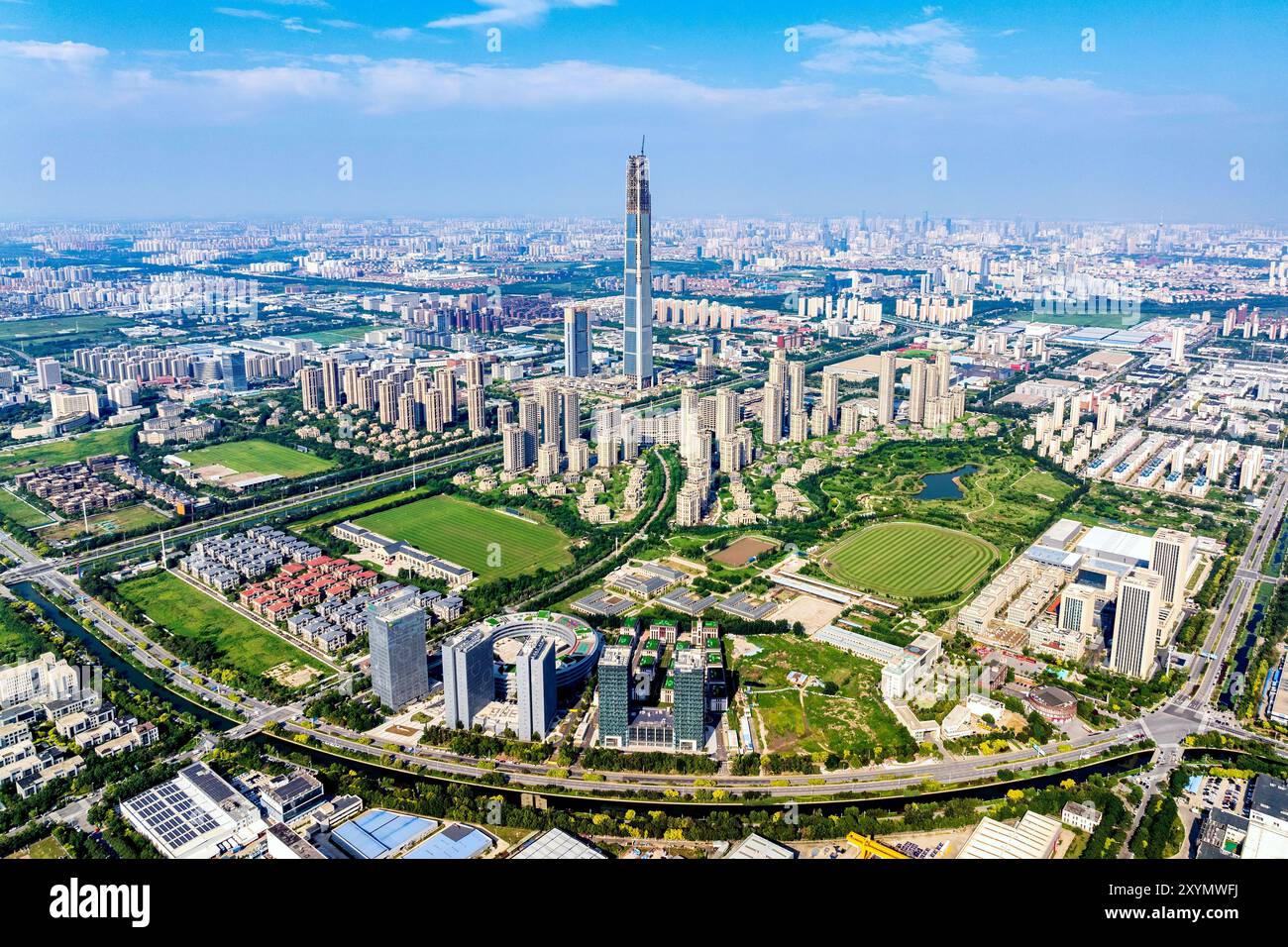 TIANJIN, CINA - 28 AGOSTO 2024 - la Goldin Finance 117 Tower alta 597 metri, conosciuta come il ...