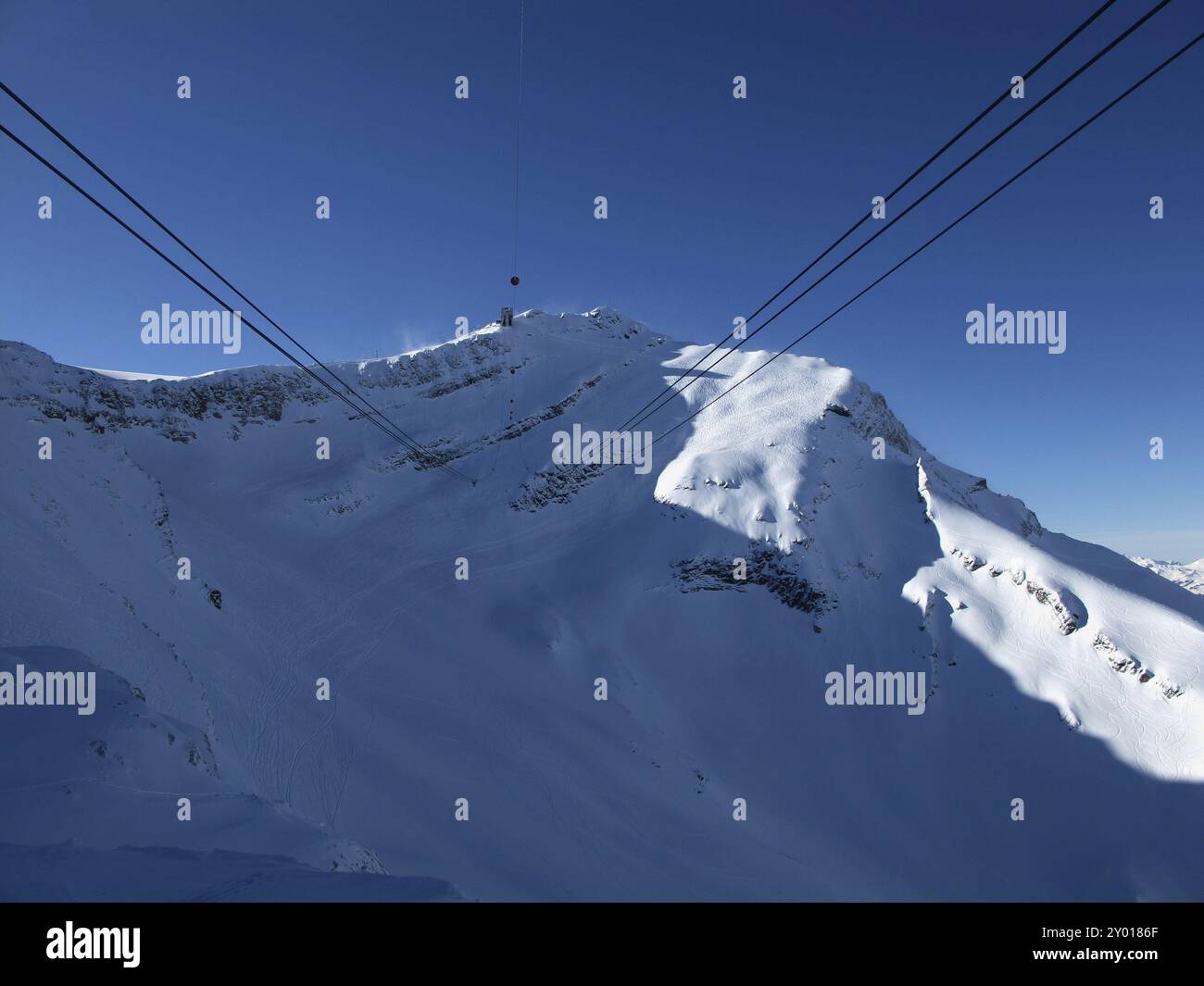 Les cars rouges immagini e fotografie stock ad alta risoluzione - Alamy