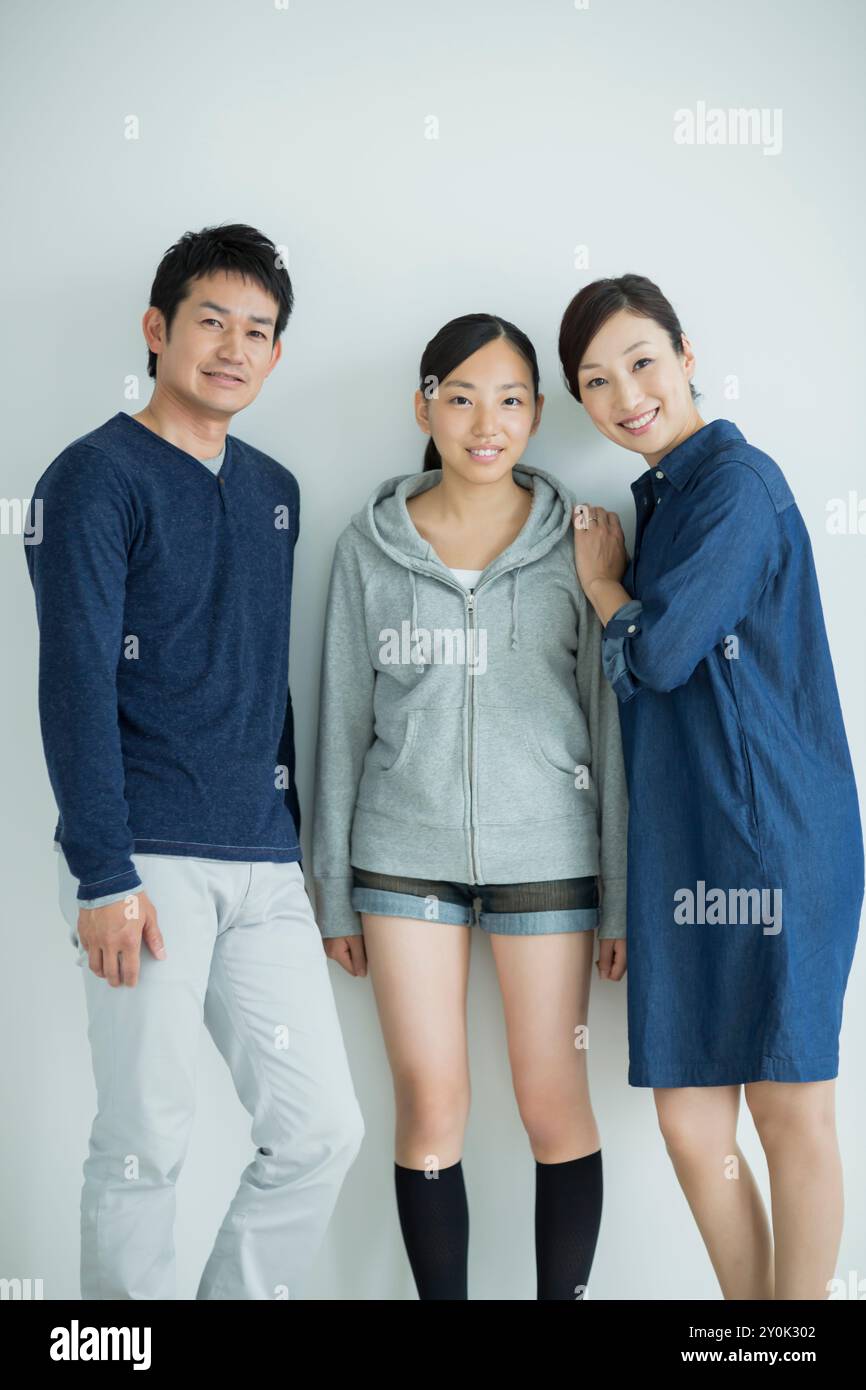 Una famiglia di tre persone immagini e fotografie stock ad alta ...