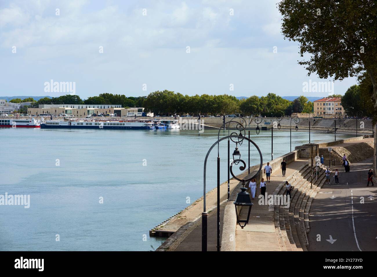 Riva del fiume arles immagini e fotografie stock ad alta risoluzione ...
