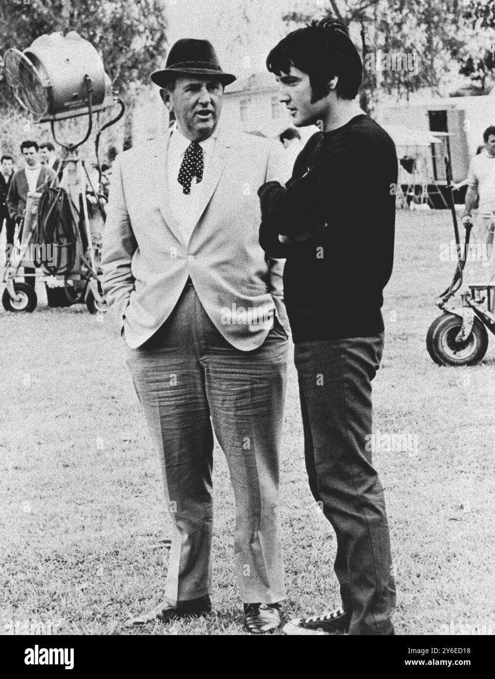 Elvis presley e il colonnello tom parker immagini e fotografie stock ad ...