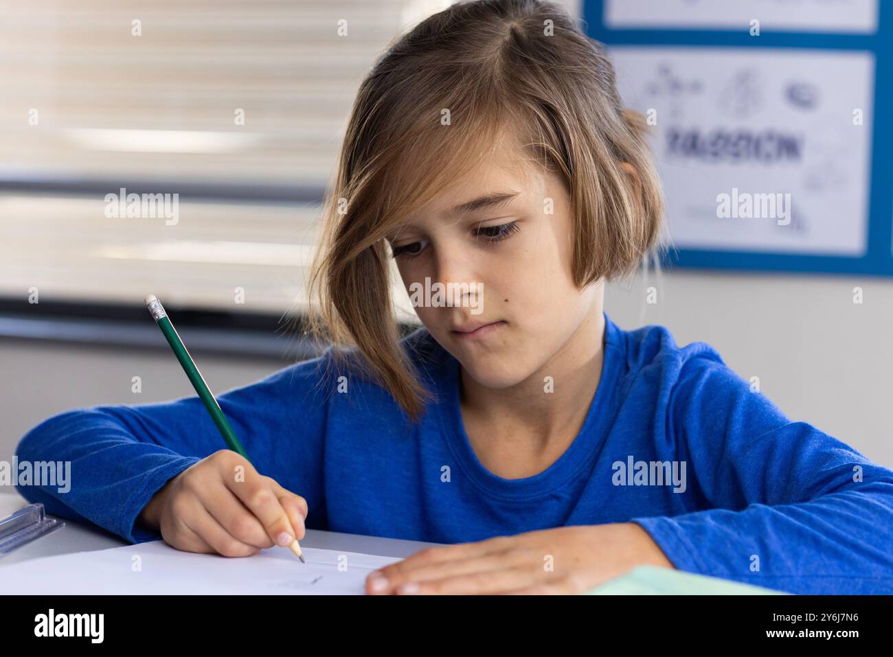 Scrivendo carta a matita immagini e fotografie stock ad alta ...