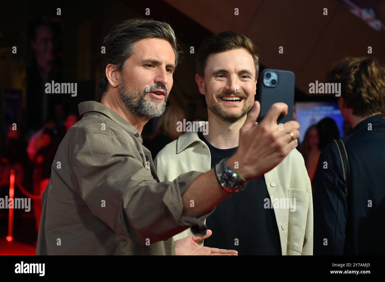 Schauspieler Tom Beck spricht Anführer von Cybertron Sentinel prime , l ...