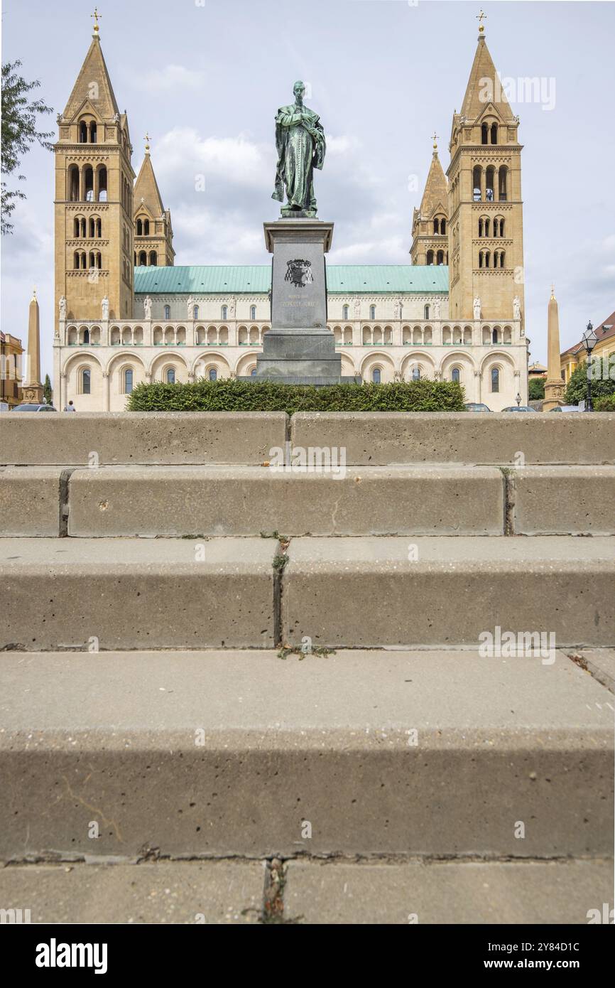 Basilica di un centro storico della città con cinque chiese. La ...