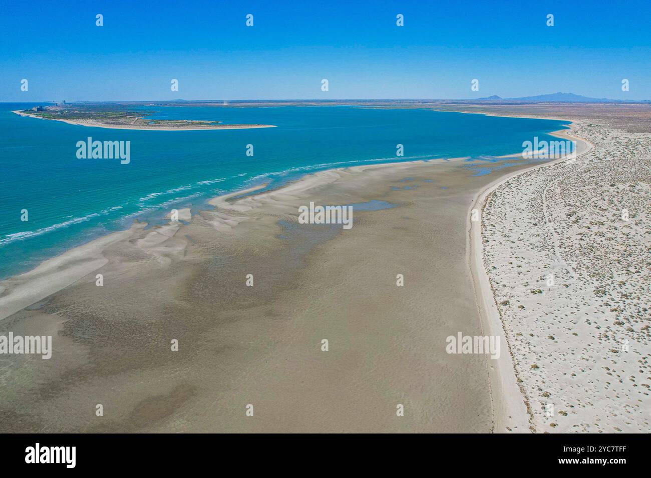 Vista aerea della spiaggia e del mare nel deserto di Puerto Peñasco ...
