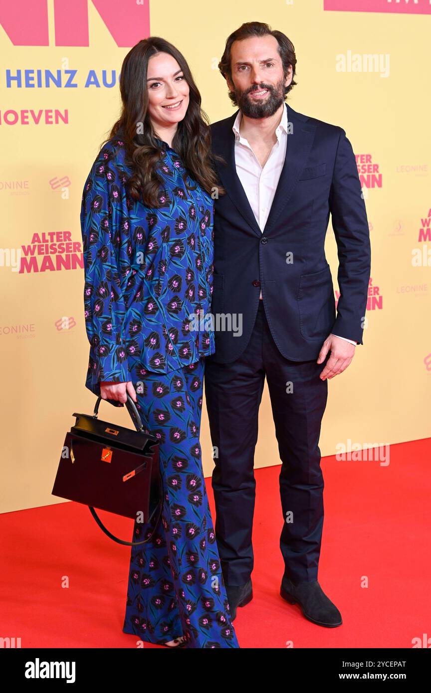 Quirin Berg mit Freundin Kara Hecker bei der Weltpremieiere des ...
