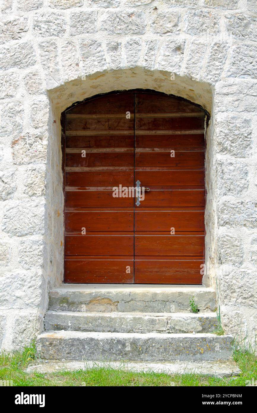 Portone castello immagini e fotografie stock ad alta risoluzione - Alamy