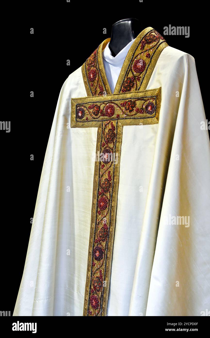 Prete cattolico latino immagini e fotografie stock ad alta risoluzione ...