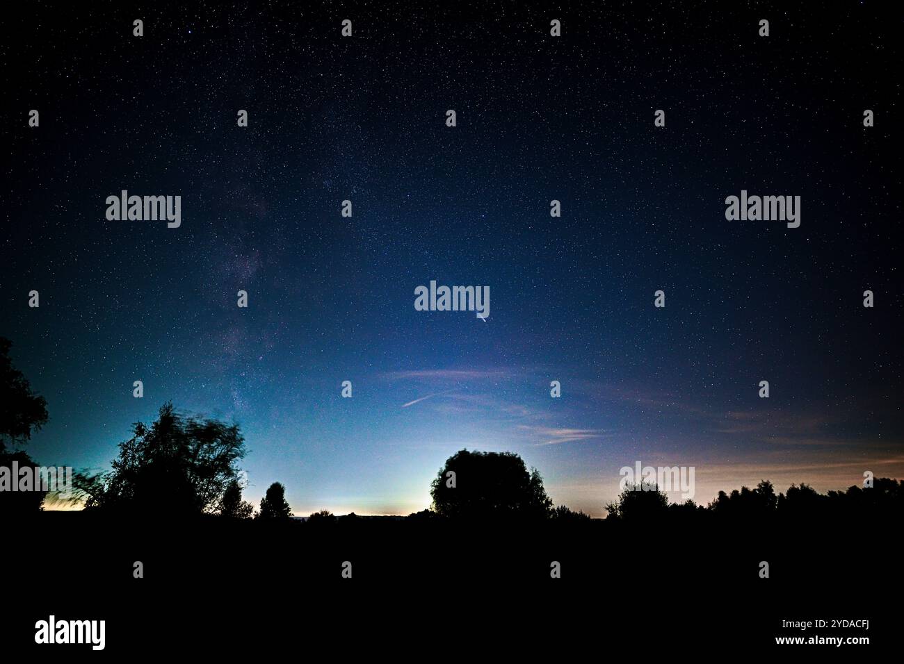 Cometa tsuchinshan atlas immagini e fotografie stock ad alta ...