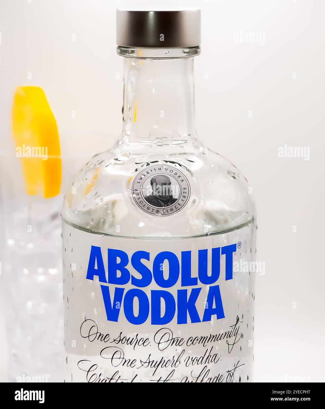 Logo absolut vodka immagini e fotografie stock ad alta risoluzione - Alamy