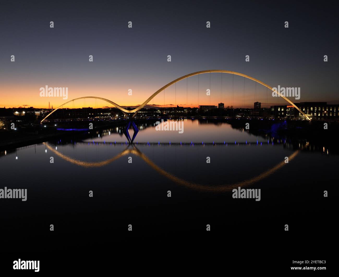 Cleveland bridge con passaggio pedonale immagini e fotografie stock ad ...