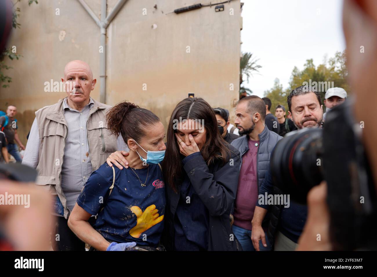 PAIPORTA (VALENCIA), 03/11/2024.- la reina Letizia, emocionada durante ...