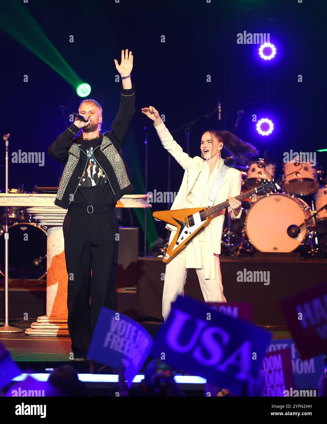Sofi tukker in concerto immagini e fotografie stock ad alta risoluzione ...