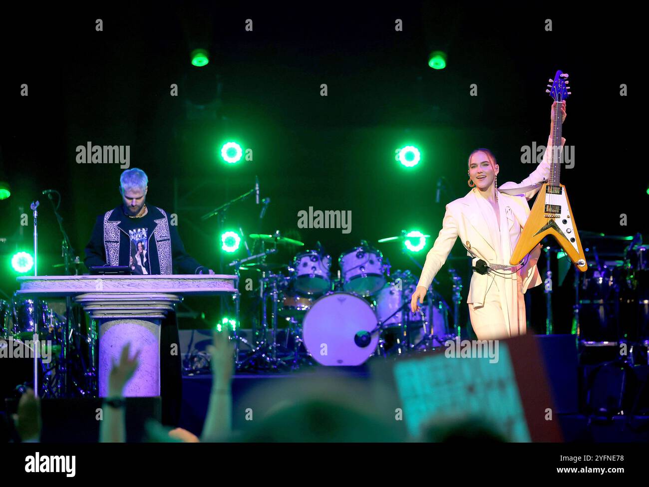Sofi tukker in concerto immagini e fotografie stock ad alta risoluzione ...
