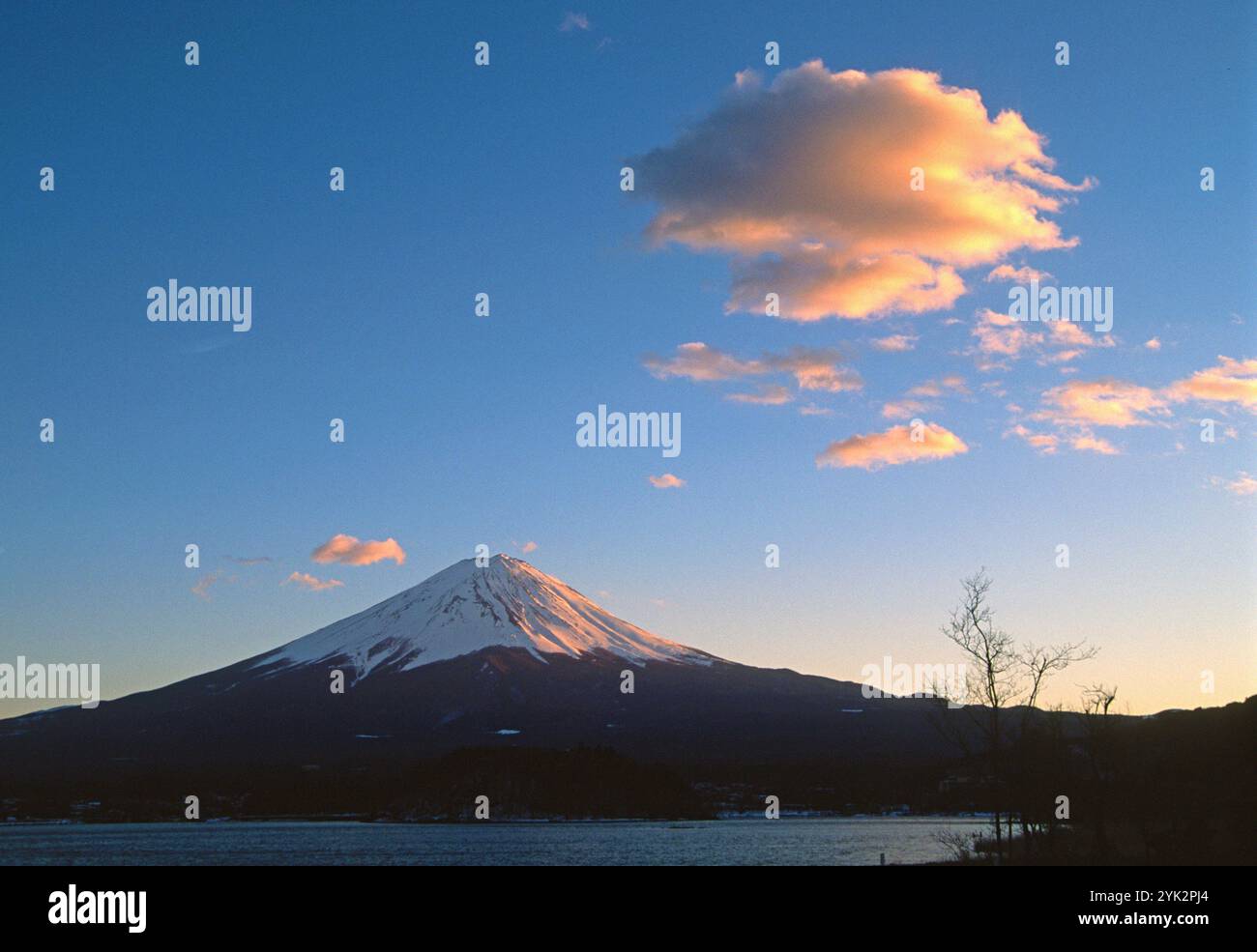 Kawaguchi ko immagini e fotografie stock ad alta risoluzione - Alamy